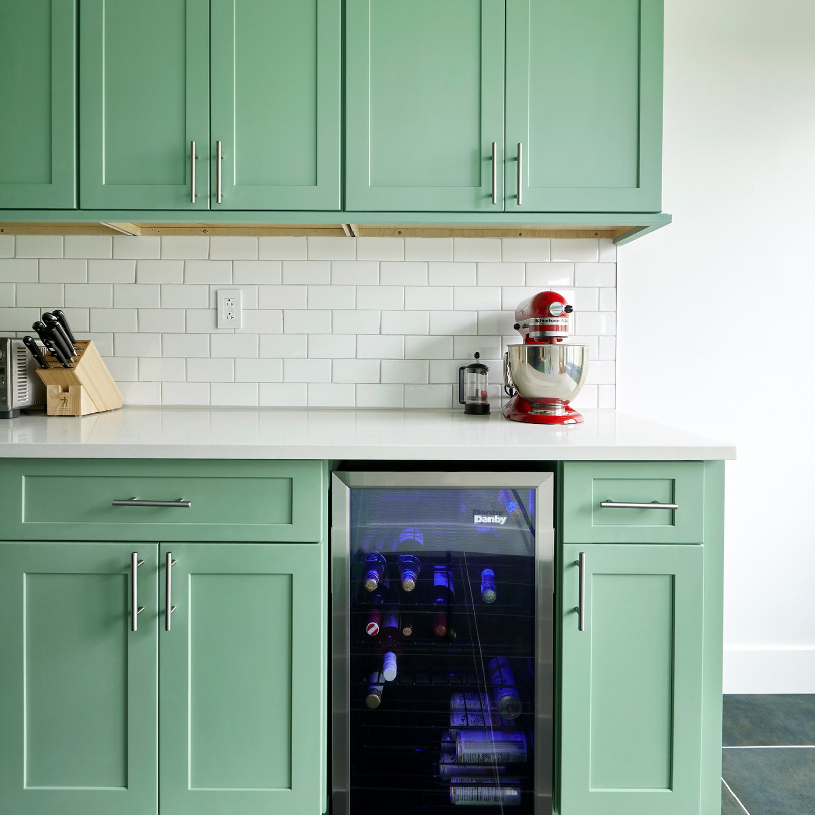 7 Ideas for Open Kitchen Cabinets with No Doors | Block Guides