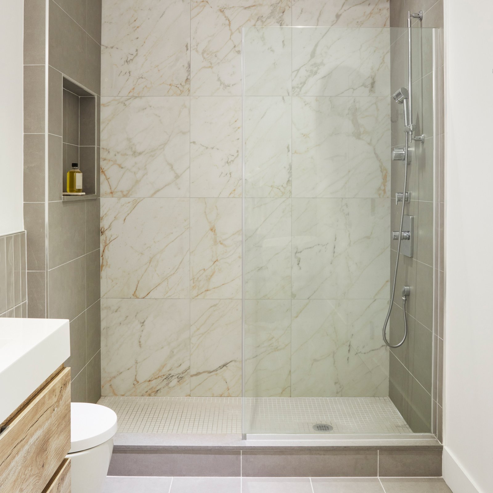 A Guide to the Best Materials to Use on Shower Walls